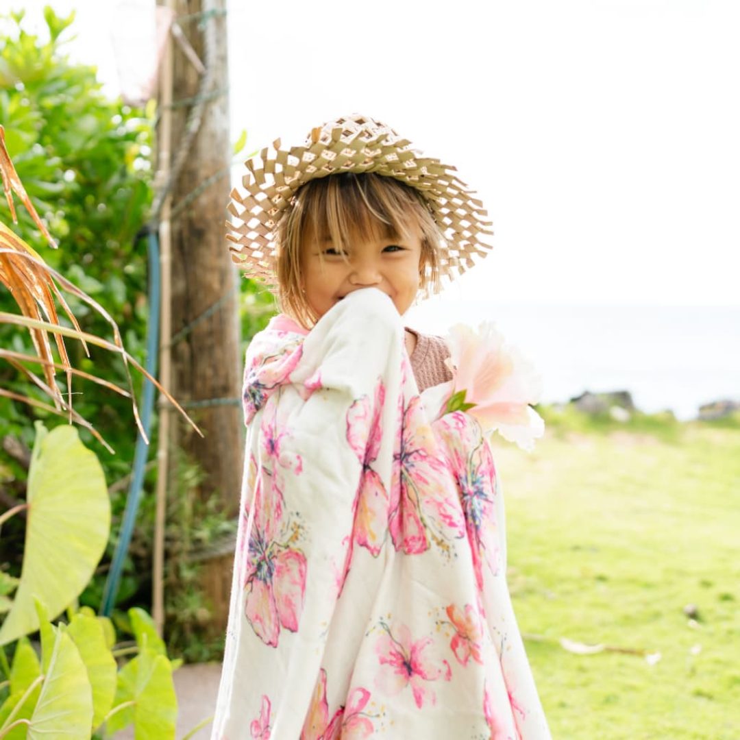 Coco Moon - Throw Blanket - Hibiscus Kiss | House of Mana Up